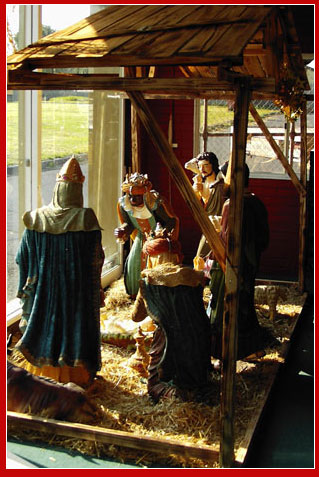 Elfhelp Christmas Prop Hire - Sleigh & Nativity